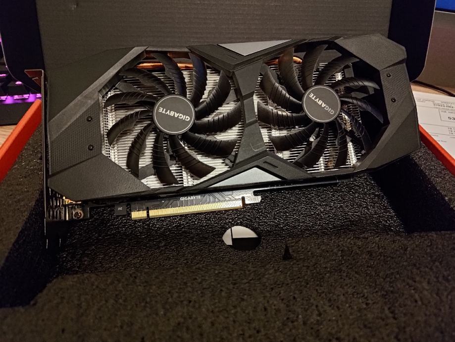 RTX 2060 SUPER Windforce 8 GB - Garancija