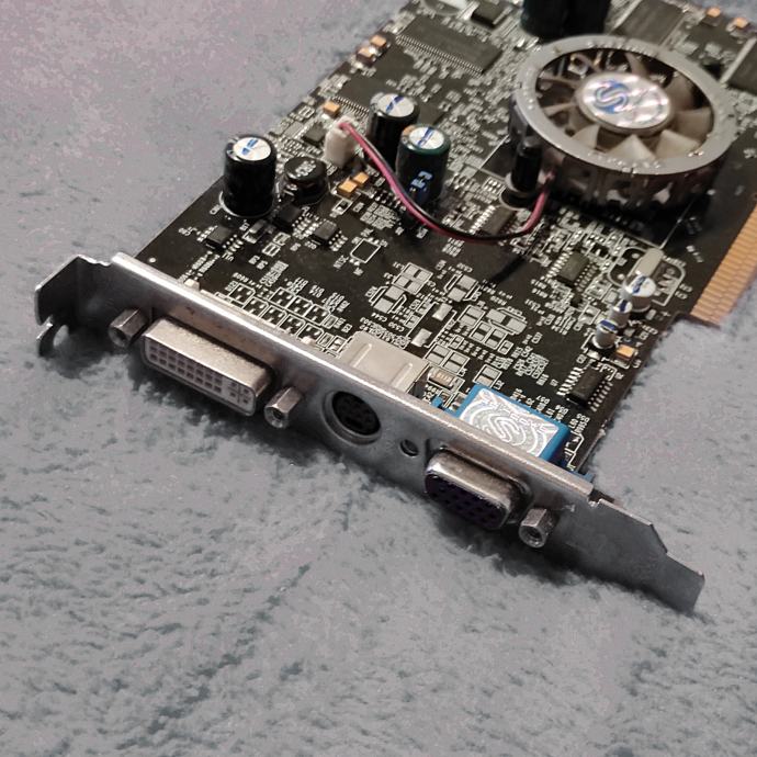 SAPPHIRE ATI Radeon 9600XT 128MB DDR AGP