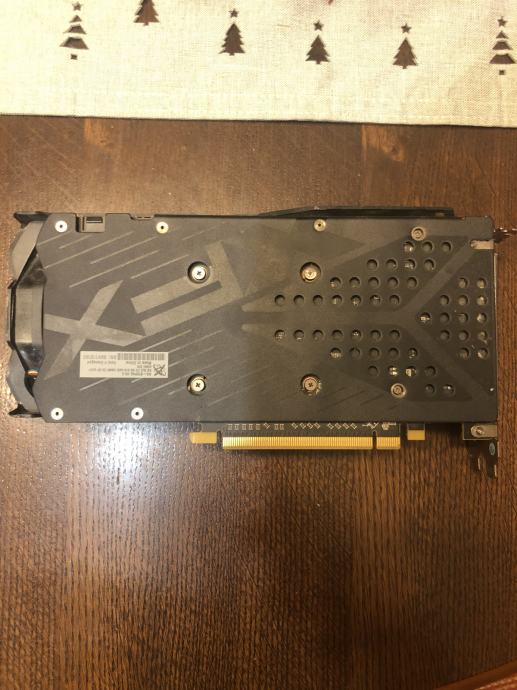 XFX AMD Radeon RX 570 4gb - NEISPRAVNA