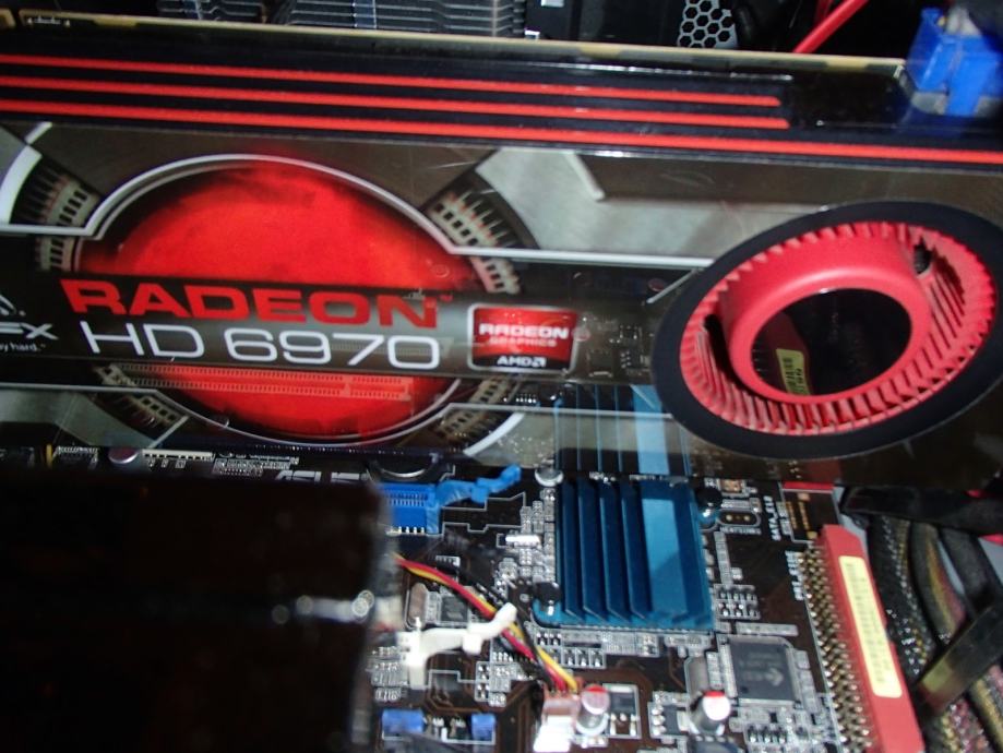 XFX HD 6970 2GB DDR5, VRHUNSKO STANJE,VRTI NAJNOVIJE IGRE