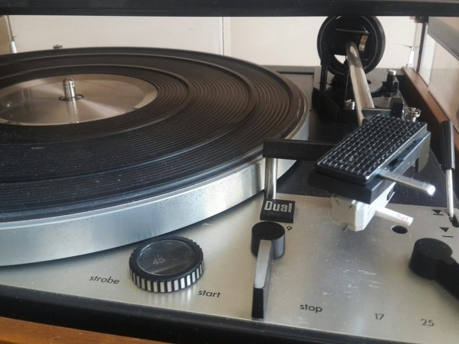 Gramofon DUAL 1229