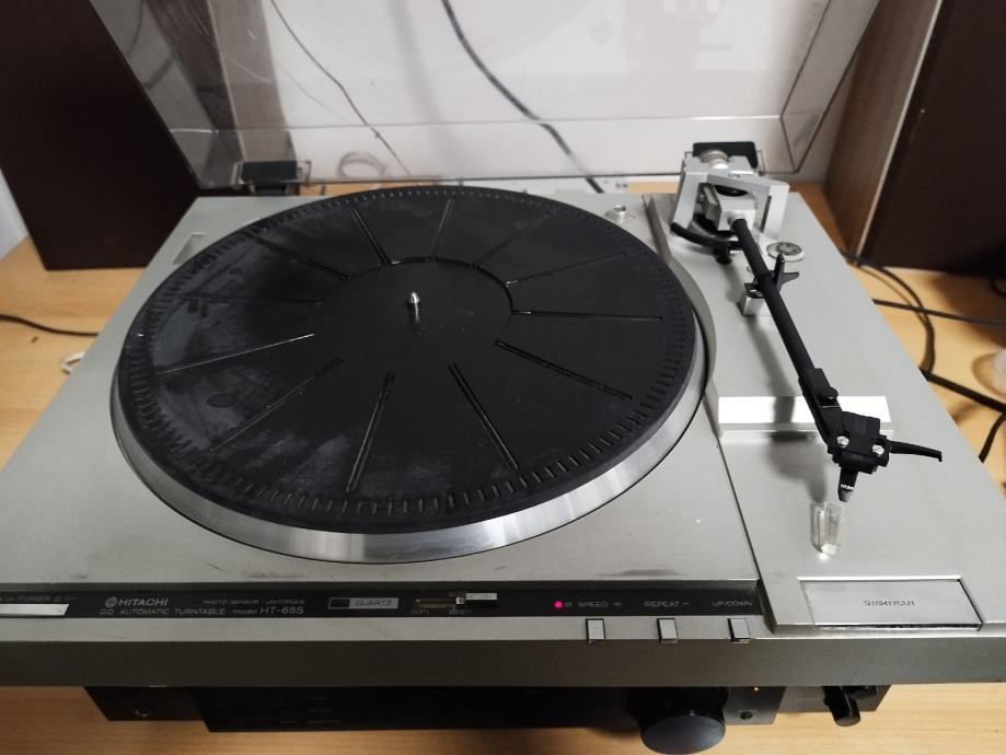Gramofon Hitachi HT-65S