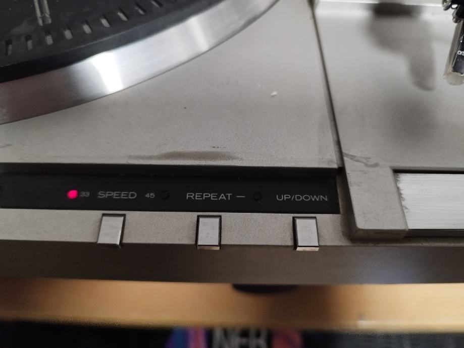 Gramofon Hitachi HT-65S