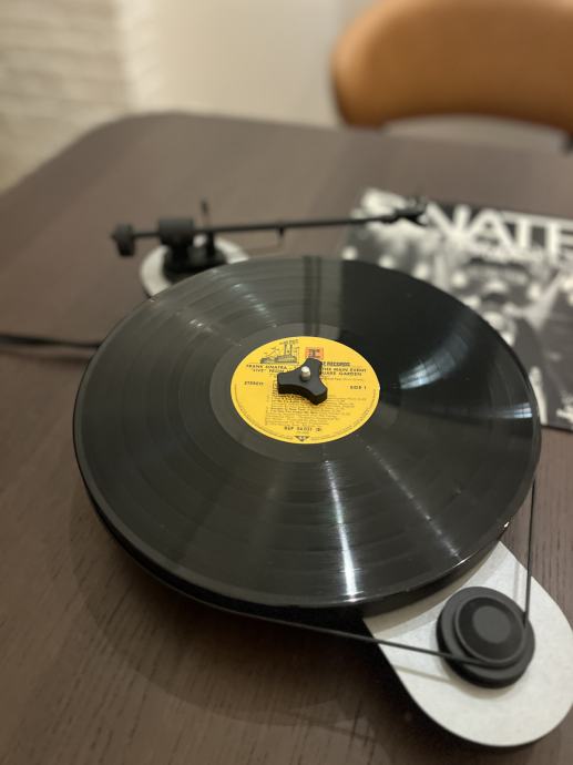 Gramofon PRO-JECT ELEMENTAL srebrno/crni