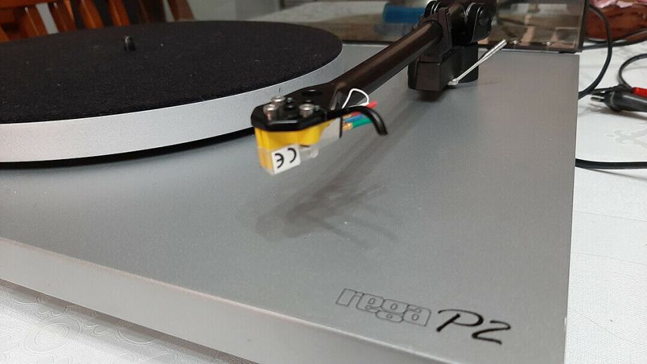 Gramofon Rega P2 sa zvučnicom Exit 2, moguća zamjena za P3
