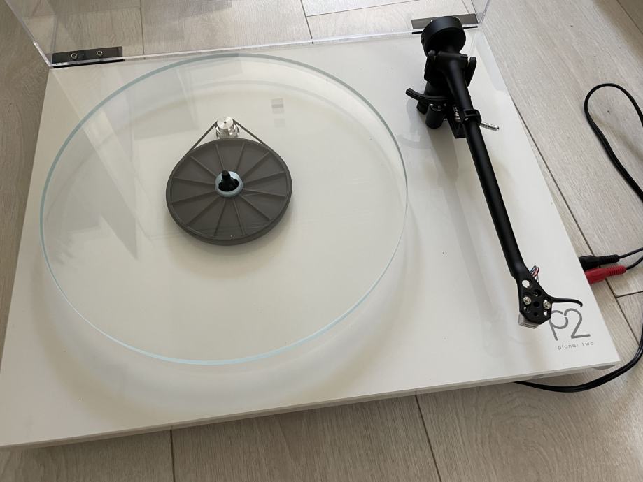 Gramofon Rega P2