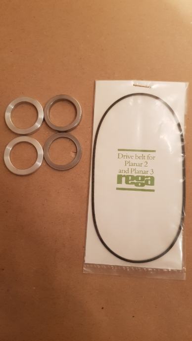 Gramofon Rega P25, distanceri, remen, opcijski Rondo nosač i zvučnice