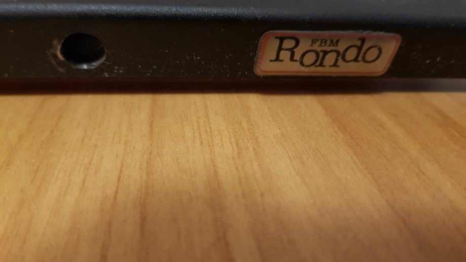 Gramofon Rega P25, distanceri, remen, opcijski Rondo nosač i zvučnice