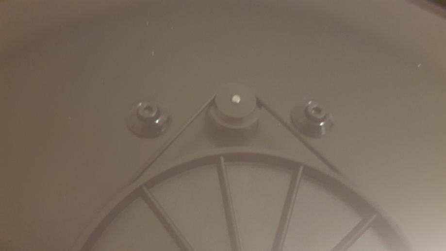 Gramofon Rega P25, distanceri, remen, opcijski Rondo nosač i zvučnice