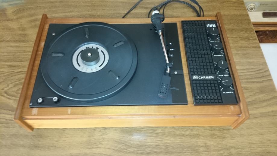 Gramofon RIZ Carmen