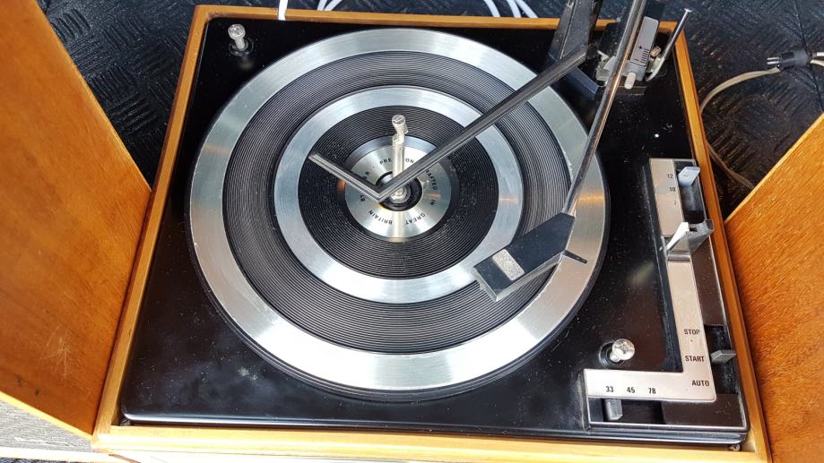 Gramofon RIZ Tosca 10