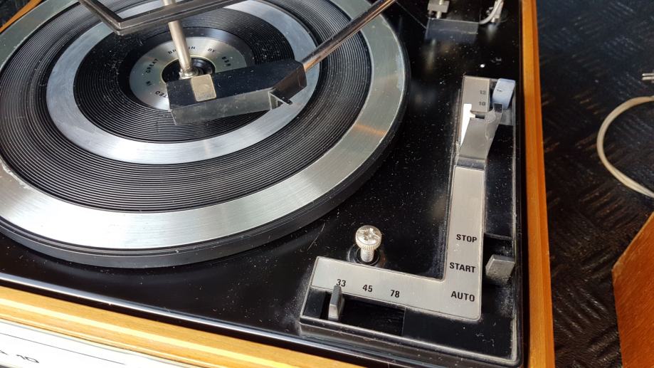 Gramofon RIZ Tosca 10