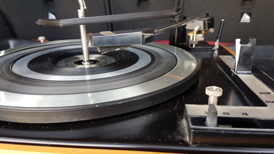 Gramofon RIZ Tosca 10