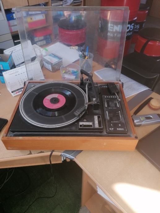 gramofon stari