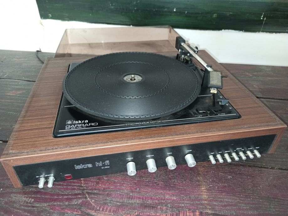 Gramofon starinski Iskra Garrard
