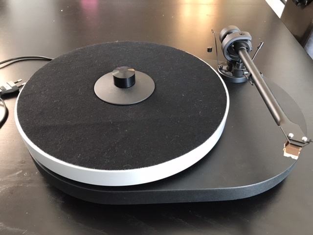Pro-ject RPM 4 gramofon