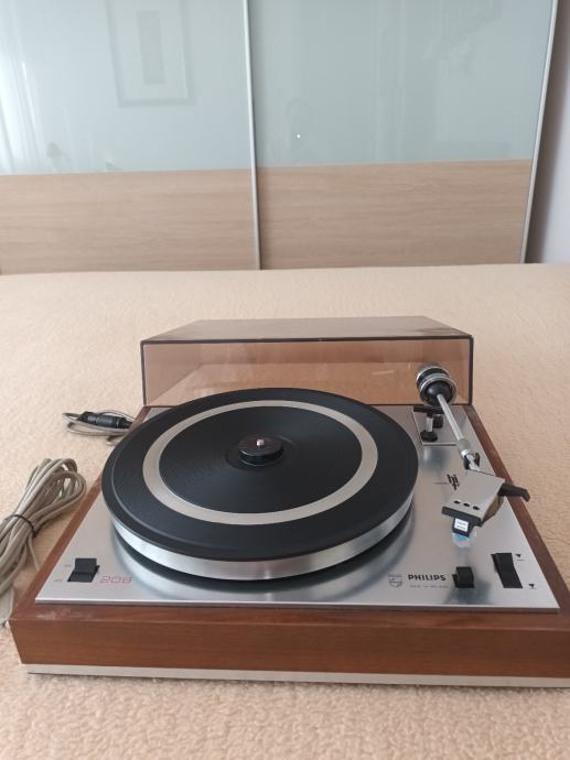 Prodajem gramofom marke Philips 208