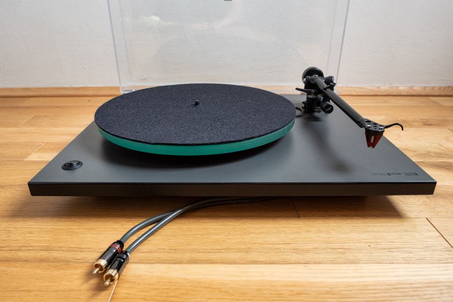 Prodajem gramofon Rega RP3 sa zvučnicom Ortofon 2m red