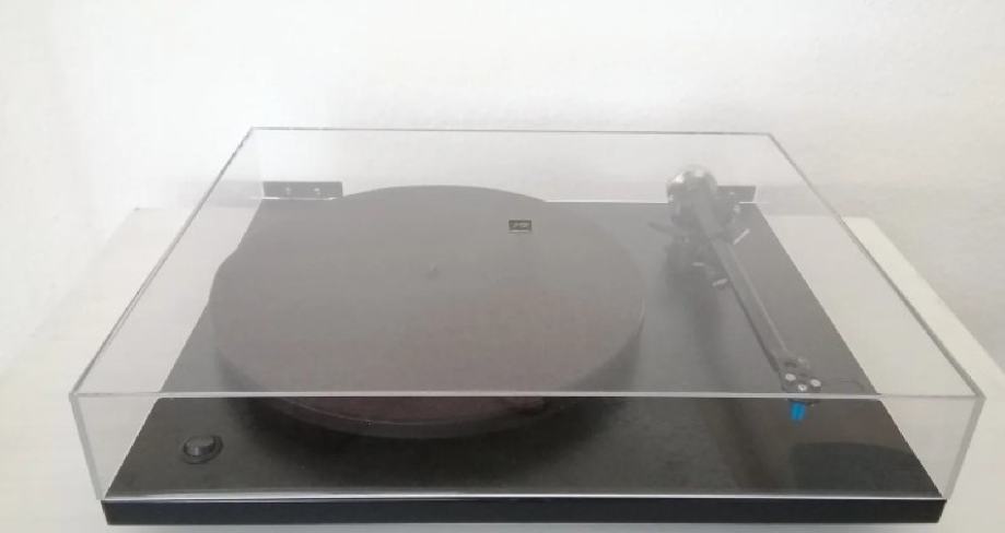 Rega P3-24 gramofon