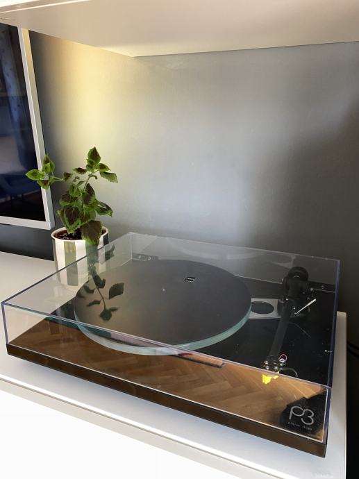 Rega P3 gramofon (2019) + Exact zvučnica