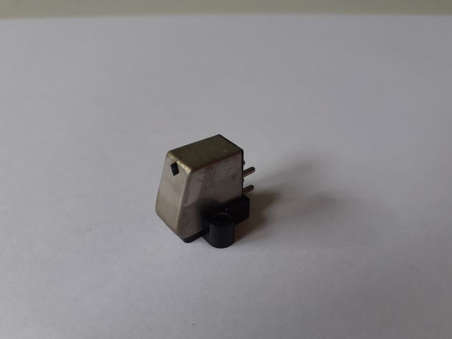 Sanyo MG-10 zvučnica sa neupotrebljivom iglom