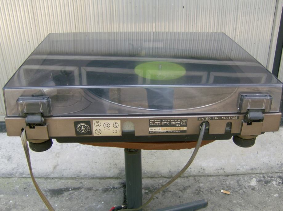 Sharp gramofon