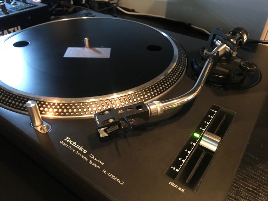 Technics 1210 MK2