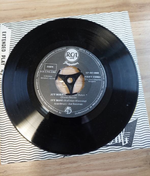 Ploča Perry Como Orkestar Mitchell Ayres The Ray Charles Singers