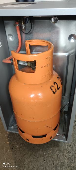 Plinska grijalica Admiral sa napola punom bocom plina