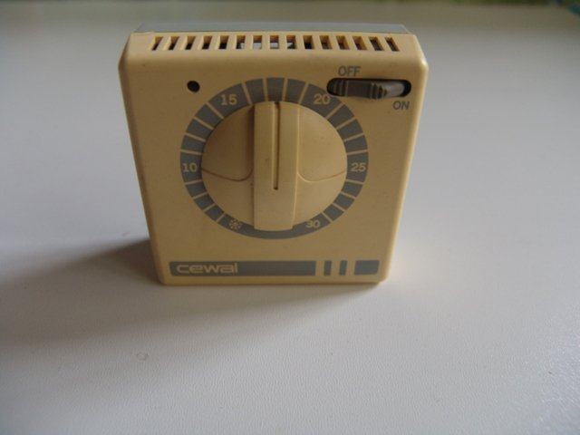 TERMOSTAT CEWAL RQ 30 - rabljeni - povoljno