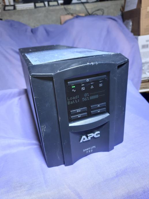 UPS APC Smart 750 (500 W)