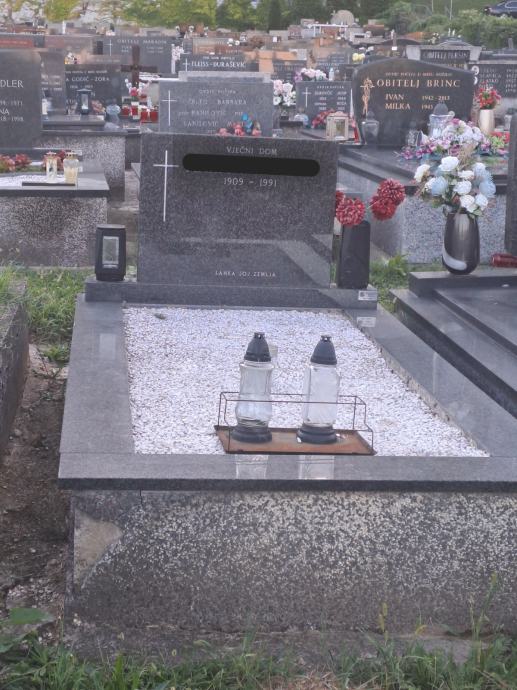 Grobno mjesto na groblju Dubovac