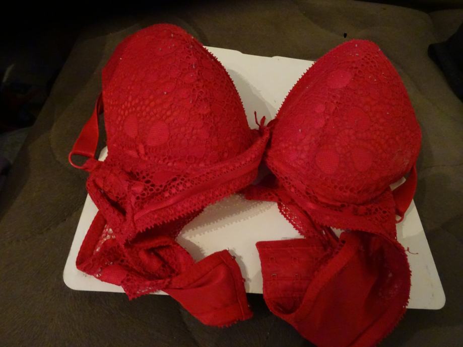 Četiri grudnjaka 80C