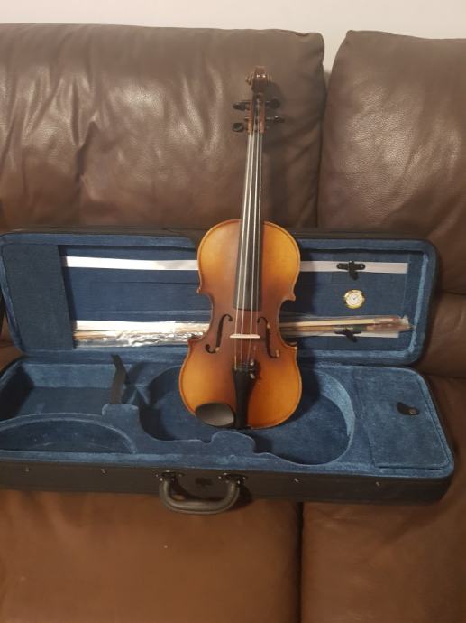 Češka violina 4/4 s novim gudalom i koferom