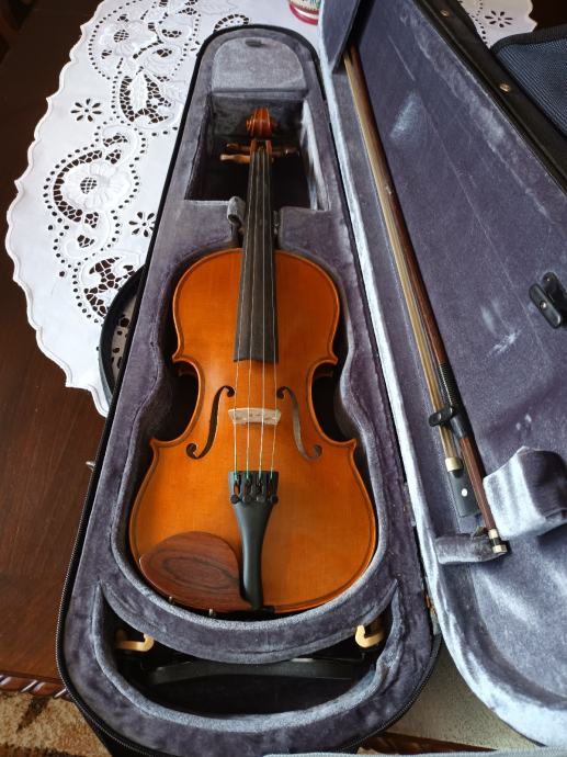 violina Yamaha jedna polovina
