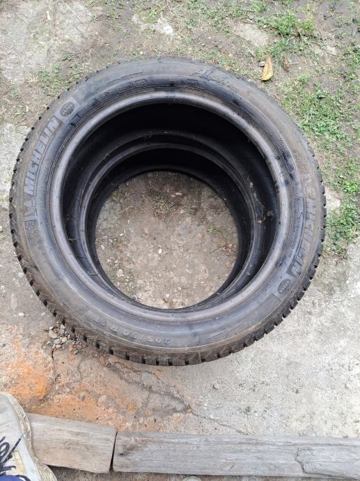 Gume cjelogodišnje Michelin 205/50/17 2 kom. Cijena po komadu 10 eura