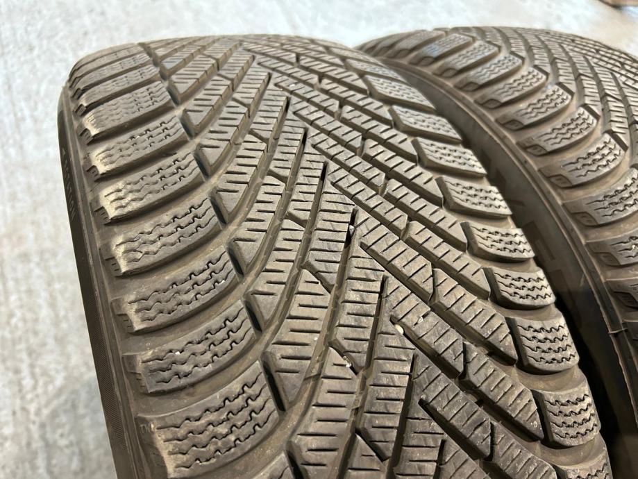 2 gume 235 50 R19 Pirelli Winter, dot 1425, 7.2mm, obje 130eura