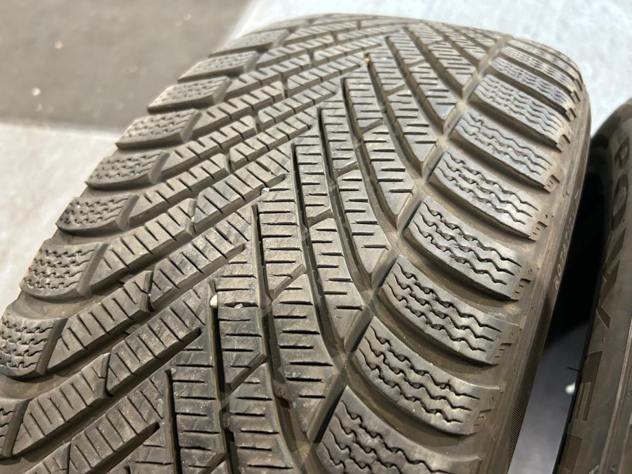 2 gume 235 50 R19 Pirelli Winter, dot 1425, 7.2mm, obje 130eura