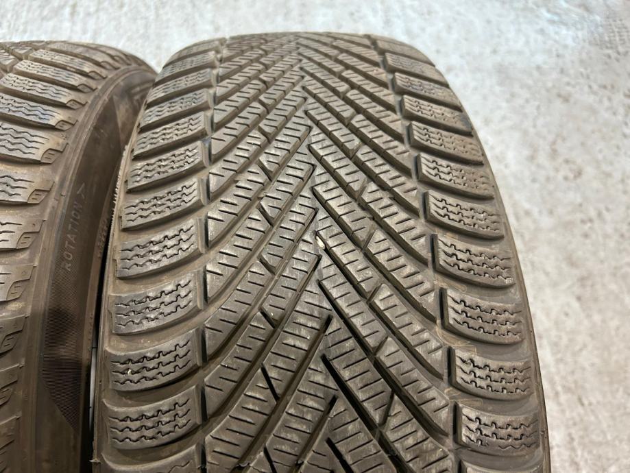 2 gume 235 50 R19 Pirelli Winter, dot 1425, 7.2mm, obje 130eura