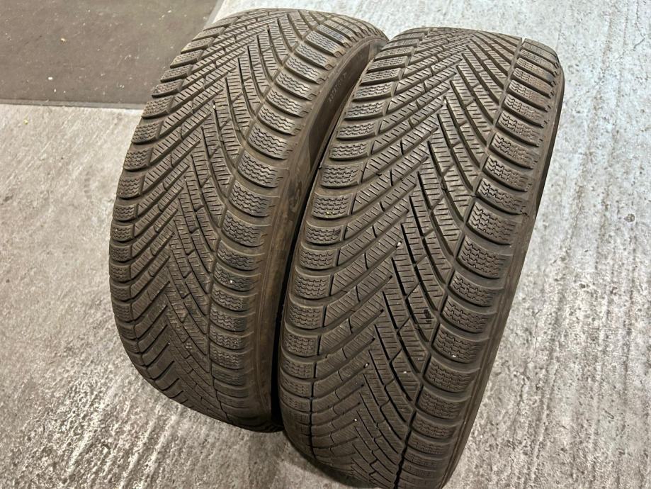 2 gume 235 50 R19 Pirelli Winter, dot 1425, 7.2mm, obje 130eura