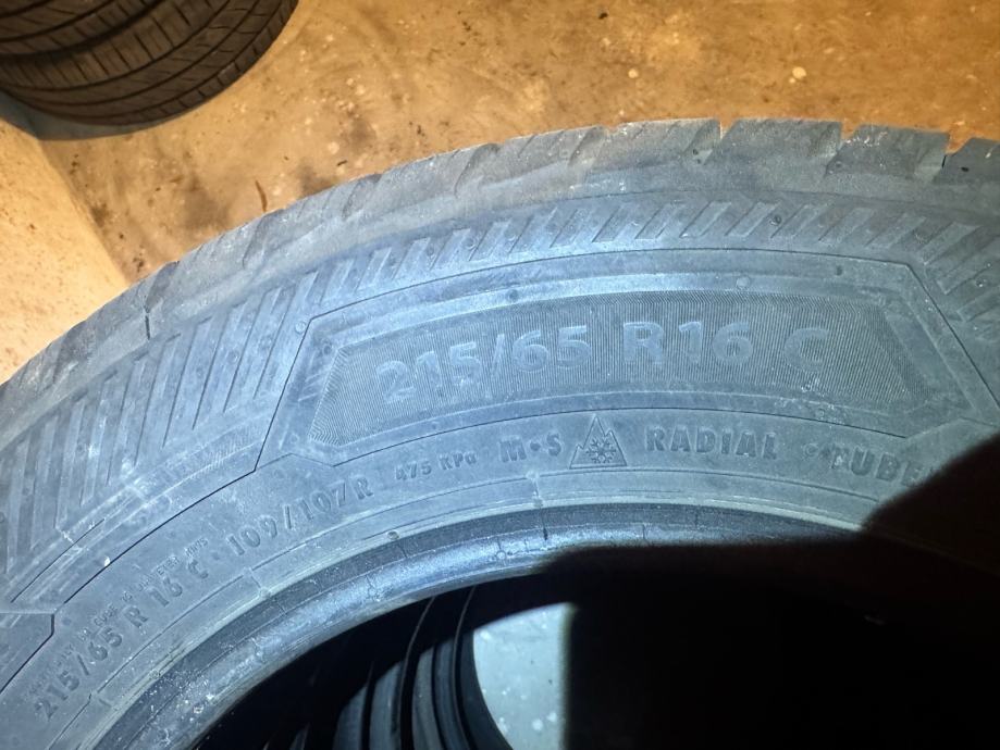 Gume zimske Barum 215/65/16 4 kom.