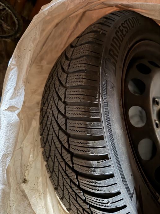 Gume zimske Bridgestone 205/55/16 4 kom.