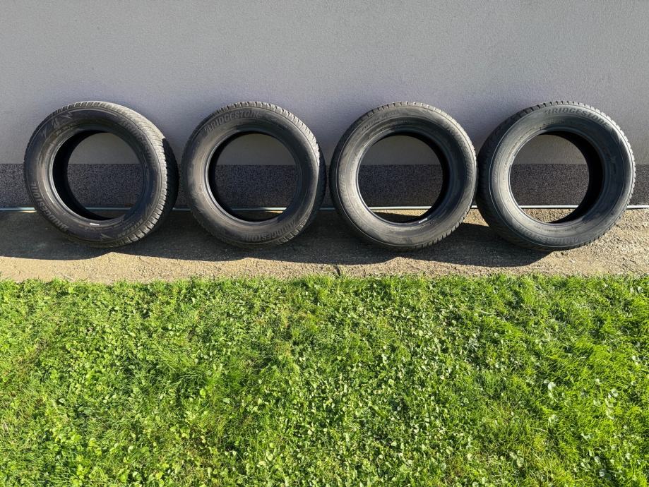 Gume zimske Bridgestone 215/65/17 4 kom.