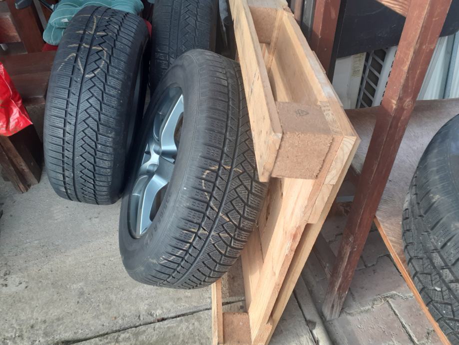 Gume zimske Continental 235/65/17 4 kom.