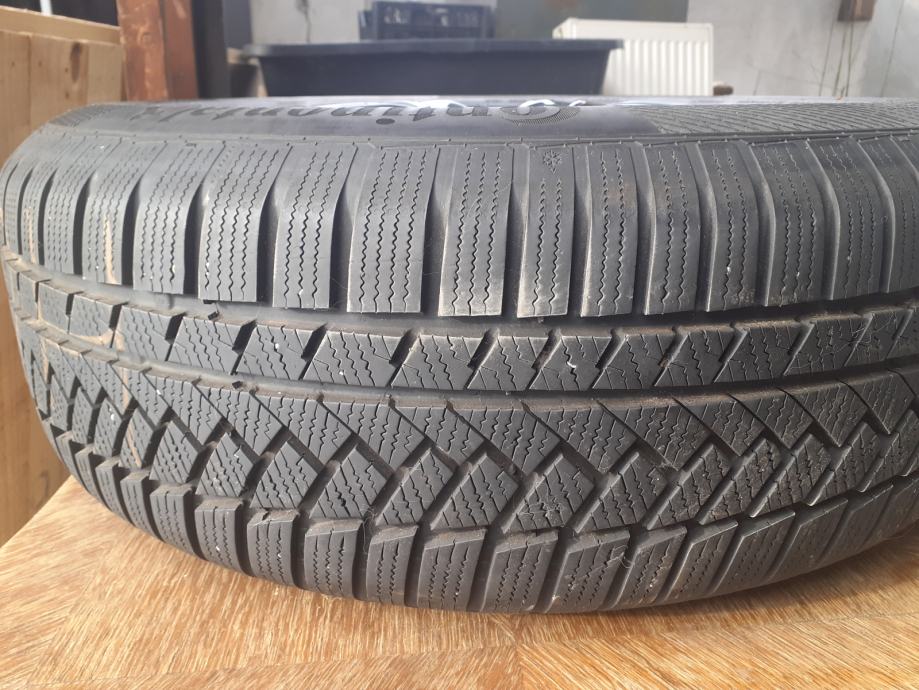 Gume zimske Continental 235/65/17 4 kom.