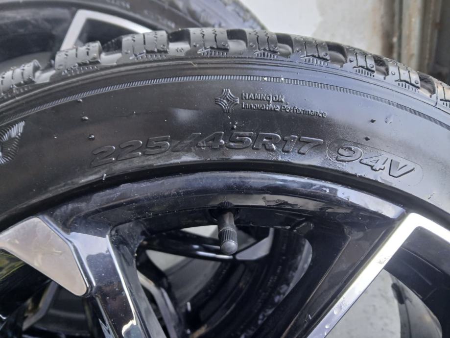 Gume zimske Hankook 225/45/17 4 kom.