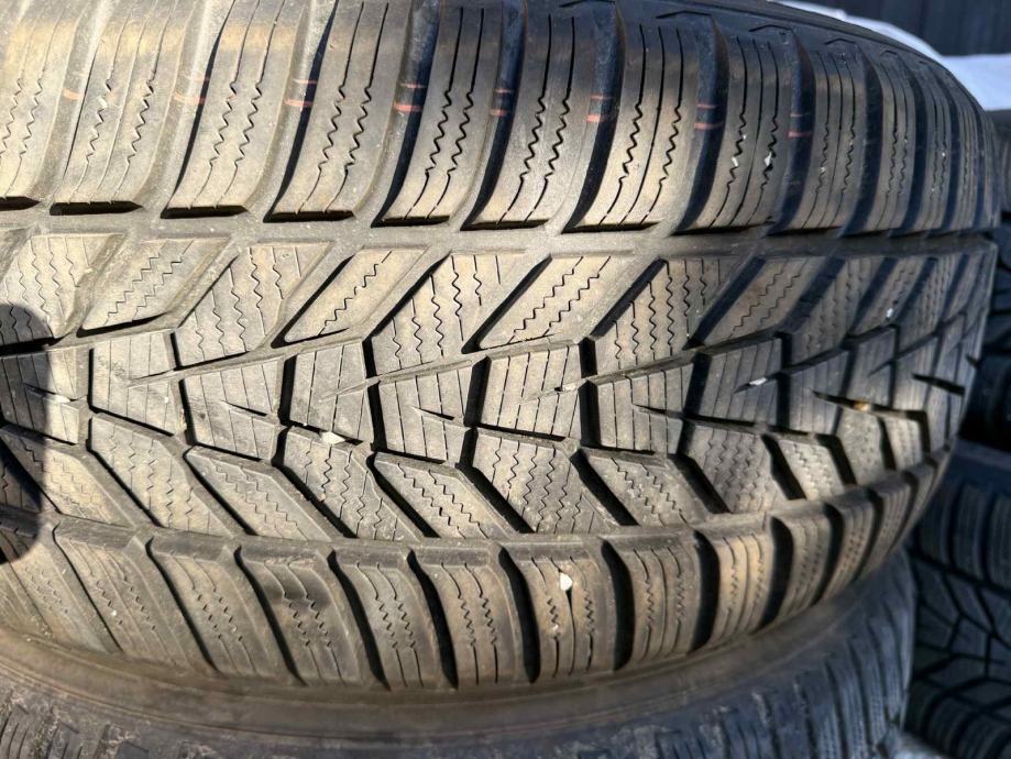 Gume zimske Hankook 225/50/18 4 kom.