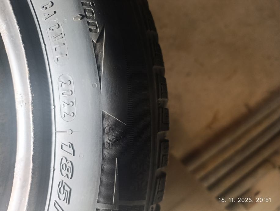 Gume zimske Nexen 185/60/15 4 kom.