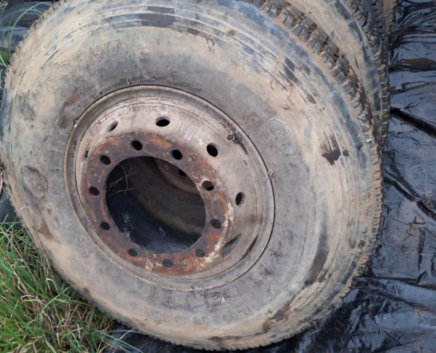 Gume zimske Sava 11R20 5 kom. 11.00 R20 col