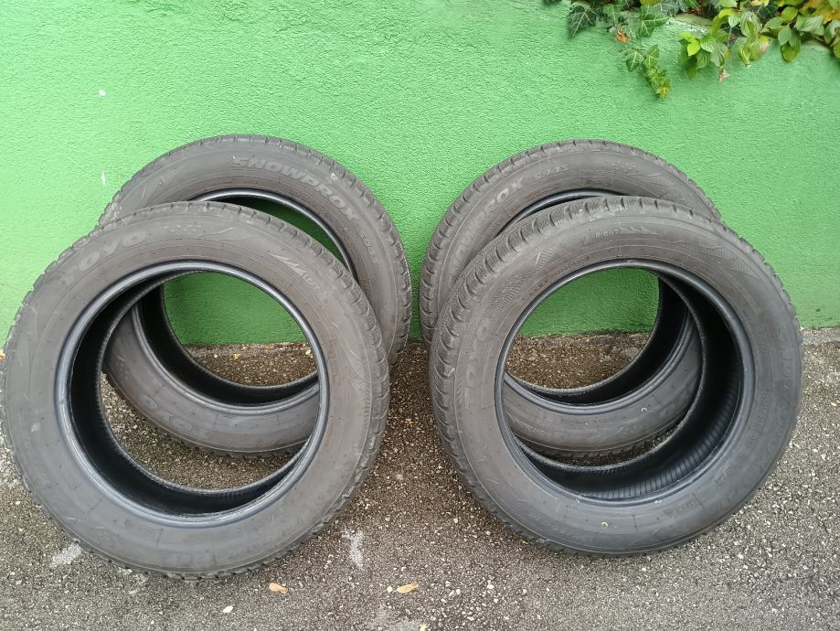 Gume zimske Toyo 195/60/16 4 kom.